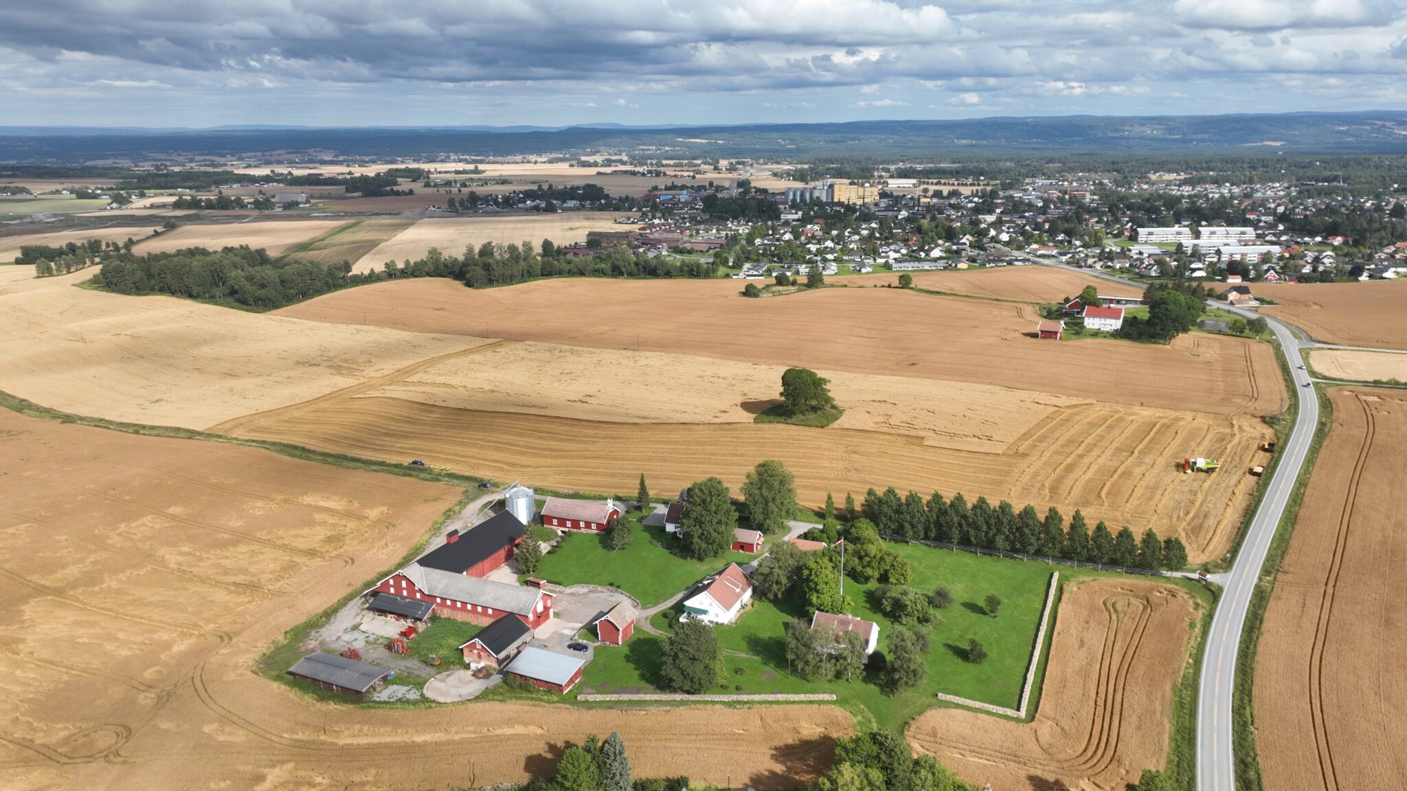 Innhøsting på historisk grunn i Stange Vestbygd